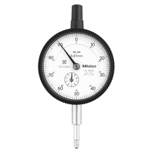 外枠の外径φ57 mm、目量0.01 mmの標準形ダイヤルゲージです。外枠クランプ、リフティング用レバー（オプション）は左右どちらにも取り付け可能です。また、取り付け、取外しは工具不要で簡単に行えます。外枠とオオイ板の機密性を確保し、Oリン...