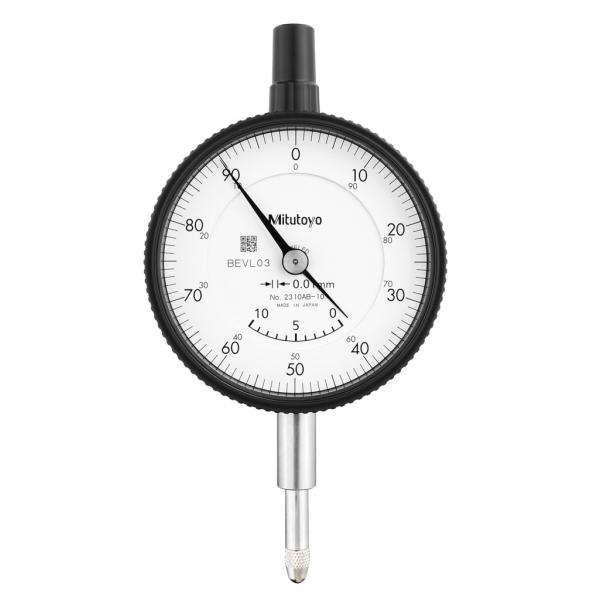外枠の外径φ57 mm、目量0.01 mmの標準形ダイヤルゲージです。外枠クランプ、リフティング用レバー（オプション）は左右どちらにも取り付け可能です。また、取り付け、取外しは工具不要で簡単に行えます。外枠とオオイ板の機密性を確保し、Oリン...