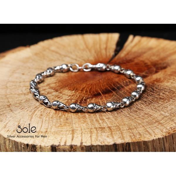 sole.から新作【Scheletro】シルバーブレスレットが入荷しました。細いチェーンに髑髏（どくろ）掘り込み、シンプルな中にも男らしさを演出したデザインに仕上げました。ラインナップは、長さ18cm、20cmの2種類。ブリリアントシルバー...