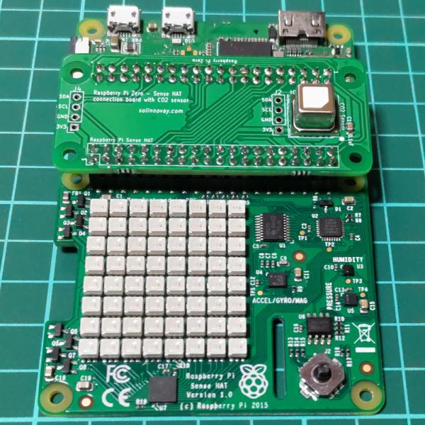 ・Raspberry Pi Zero WH・Raspberry Pi Sense HAT V1・RPi Zero + Sense HAT 接続基板(SCD40搭載)の３つをセットにした商品です。Sense HATには温度センサーや湿度センサ...