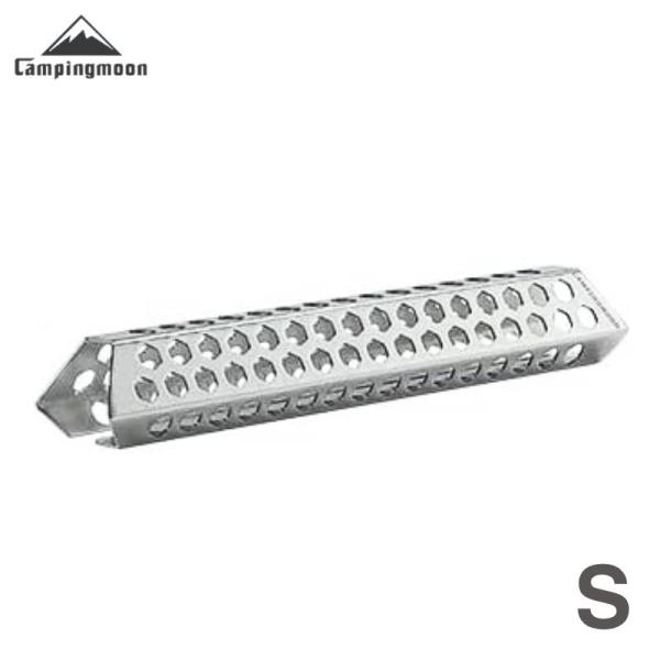 ブランド キャンピングムーン CAMPING MOON商品名 メタル薪 火起こし補助 S（焚き火台アクセサリー）型番 A4-CS製品概要 薪の間に空気の通り道を作って燃焼効率アップ！ 焚き火台ソロに合うSサイズ4面通気穴で酸素供給 → 燃焼...
