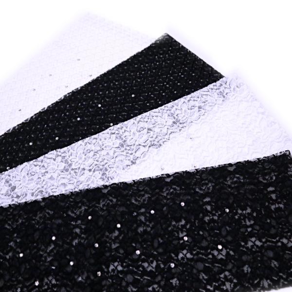 このアイテム１つで、おしゃれ度アップ！　レース半衿が新登場！ラッセルレースの透け感が美しい、モノトーンのレース半衿。これを付けるだけでいつもの着物もグンとオシャレになりそう！端がレース飾りで縁取りしてある、こだわりの半衿。使いやすい、白と黒...