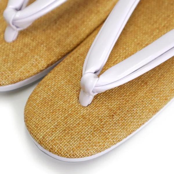 大人の夏着物姿に。足元からこだわりとおしゃれに《夏用草履》夏の着物姿に‥見た目も涼しげなヘンプ風素材を使用した草履が登場です。ナチュラルな色味がシンプルながら目を引く足元に。脱いでもおしゃれなこだわりの夏草履。鼻緒は涼やかな白色でスッキリと...