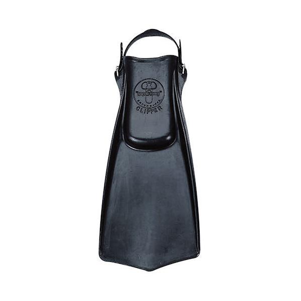 中級〜上級ダイバー向けのストラップ式ラバーフィン適度の硬さが確かな推進を生みますブーツ着用サイズ：25〜28cm程度●重量：2.2kg●全長：50.0cm●ブレード幅：21.5cm主材料 天然ゴム