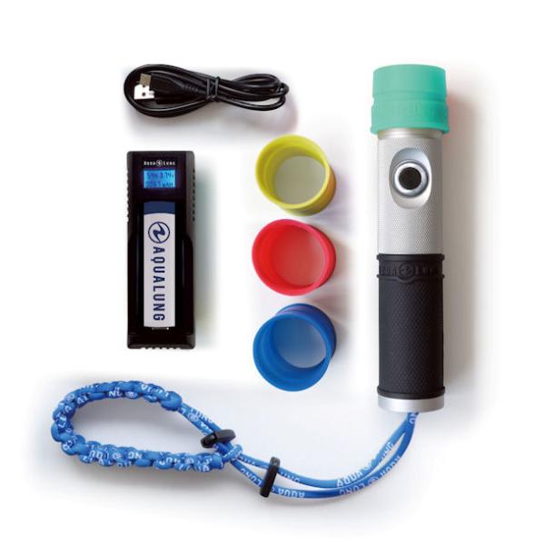 水深150m防水（防水性能等級IPX8)見た目にも美しいアルマイト仕上げと硬化ガラスレンズにより、腐食、摩耗、擦過傷から保護します。チタン製の大きなON/OFFスイッチボタンにより操作性と耐久性を実現し、かつ迅速な3段階の光量（HIGH・M...