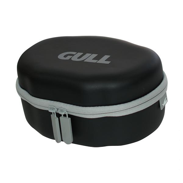 GULLのあらゆるマスクを収納＆持ち運びできるマスクケース。ふた上部のメッシュ生地でマスクを抑えることで運搬時にもマスクが動きにくく安全に持ち運びできます。 W20×D14.5×H9.7cm