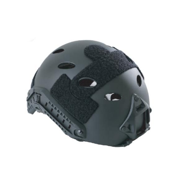 標準仕様で左右にハンディライトの取り付けが可能な機能性ヘルメット。ホワイトカラーは日本初上陸！テクニカルダイビングは勿論、官公庁や潜水作業の現場でも大活躍！ 頭頂部・後頭部までベルクロがついているので、社名や反射板がお好きな位置で貼り付けで...