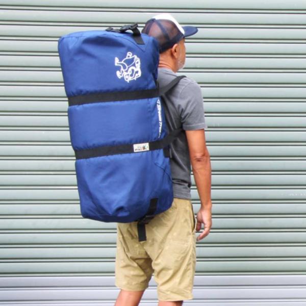 昨今は飛行機の受託荷物の個数制限が厳しくなっています。そんな中、用具や着替え、お土産といったバラバラな荷物を一度に収納して預けられるのがTraveler cargo bagです。また車内や滞在地、キャンプサイトでも荷物をまとめておく際に便利...