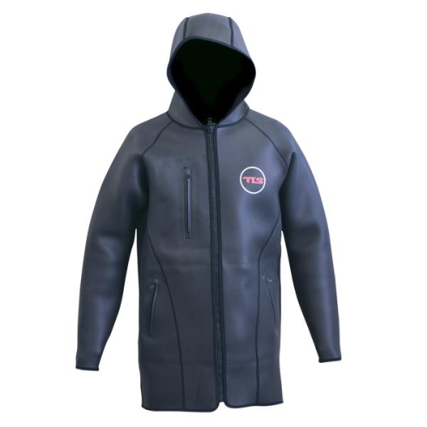 【TLS NEOPRENE JACKET｜ネオプレンジャケット】冬のマリンスポーツ、自転車・バイクや徒歩によるビーチまでの移動、サーフィン大会などで待機をする際など、数多くのシーンで大活躍。■ 仕様・ウェットスーツと同じ素材で作られた防寒コ...