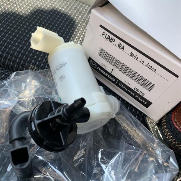 マツダ純正新品部品になります。経年劣化リフレッシュに！フロント ウィンドウォッシャモーター 新品未使用品です。適合車種：デミオ DE5FS  爆買