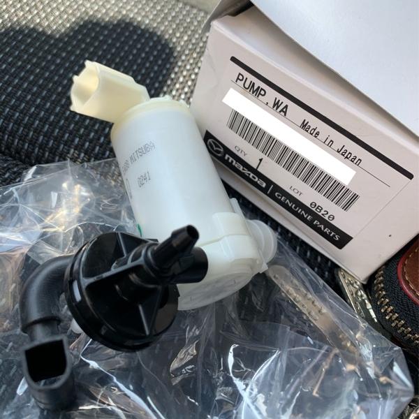 マツダ純正新品部品になります。経年劣化リフレッシュに！『フロント』ウィンド ウォッシャー モーター新品未使用品です。適合車種：DE5FS デミオ  爆買