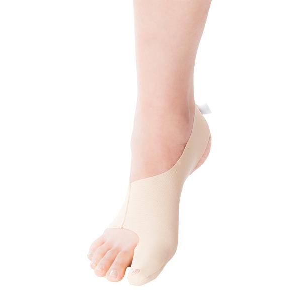特長1：着用により自然と親指がひねられる形状です。外反ぎみの親指を違和感なくサポートしたい方におすすめです。特長2：本体は0.4mmと薄く、装着したまま靴下やストッキングを履くことができます。外出時も目立ちにくいです。特長3：かかとにベルト...