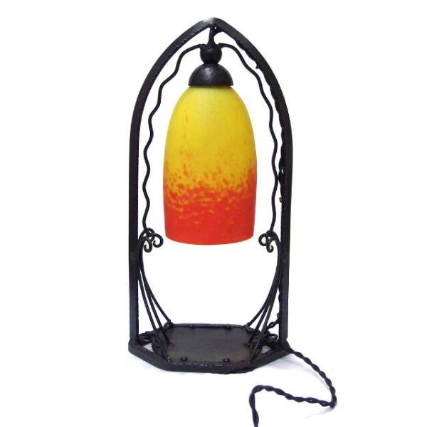 ブランド：-商品名：アンティーク　アンドレ・ドラッド　アール・ヌーヴォー調　テーブルランプ　卓上ランプ　1灯　20世紀初頭(1900年代頃)　ガラスシェード　イエロー・オレンジグラデーション　釣り鐘型　アイアン(鉄)　作家サインあり　DEL...