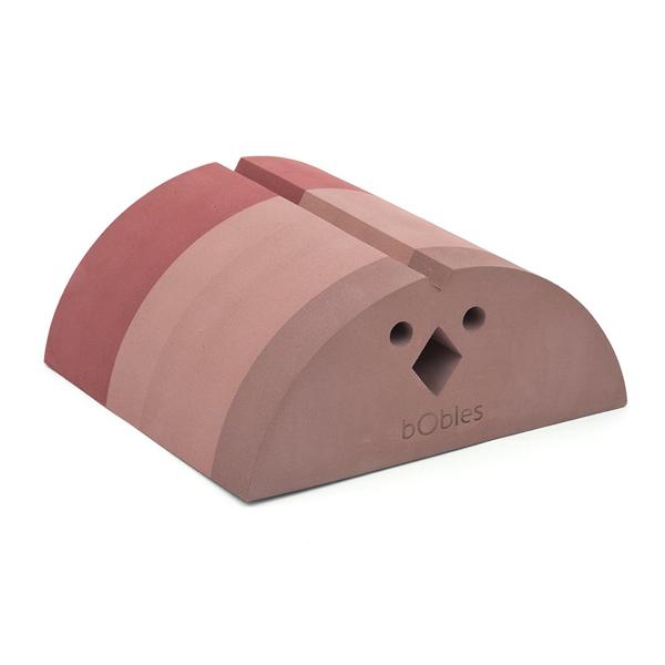 ●ボブルス チキンは、腹ばいやハイハイの動きを手伝いながら 6ヶ月から色々なからだ遊びを楽しむことが出来る 鳥の顔の形をした デンマーク発祥のインテリアトイ 遊具です。ボブルスは、乳幼児期に育みたい5つの動きを遊びながら効果的に生み出すこと...