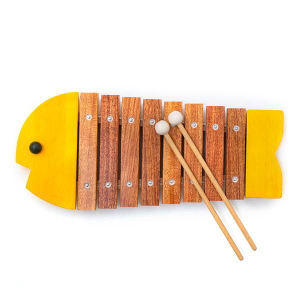 ●大人気 ボーネルンドオリジナルのお魚シロフォンです。はじめて出会う楽器、はじめての音階。それは正確で美しいものであるべきです。聞く力を養う時期だからこそ、子どもの楽器には音の狂いが少ない、良い素材のものを選ぶことが大切です。この おさかな...