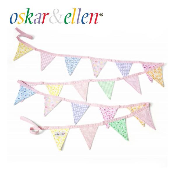 ●オスカーアンドエレン バンティング は、子供部屋を可愛らしく演出する壁飾りとして、また お誕生日会やパーティーの撮影用アイテムとして リビングやキッズルームをディスプレイすることが出来る 布製ガーランド 三角旗です。北欧スウェーデンらしい...