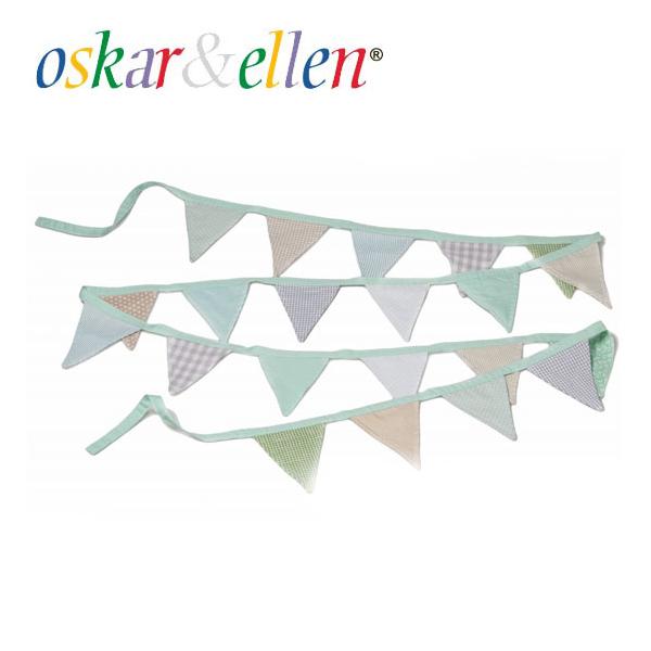 ●オスカーアンドエレン バンティング は、子供部屋を可愛らしく演出する壁飾りとして、また お誕生日会やパーティーの撮影用アイテムとして リビングやキッズルームをディスプレイすることが出来る 布製ガーランド 三角旗です。北欧スウェーデンらしい...