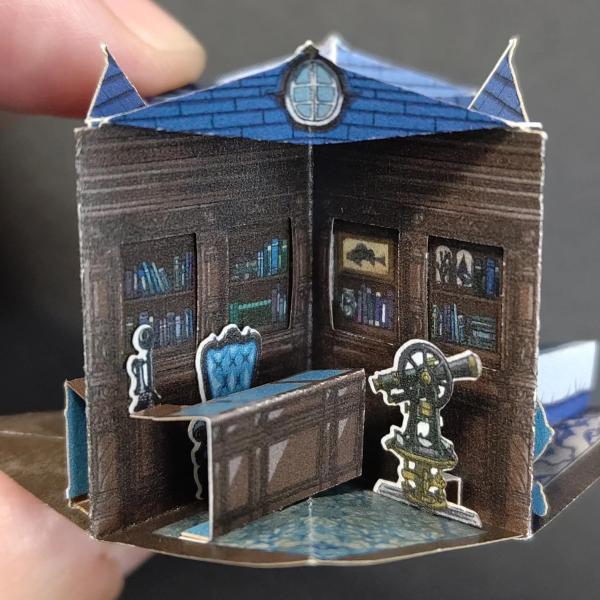 ●豆本ドールハウス アクアマリンは、360度くるっと開くと小さなドールハウスになる手のひらサイズの絵本を作ることが出来るペーパークラフト 紙工作セットです。1/12サイズのドールハウスに飾ることが出来る宝石のアクアマリンをイメージして、海の...