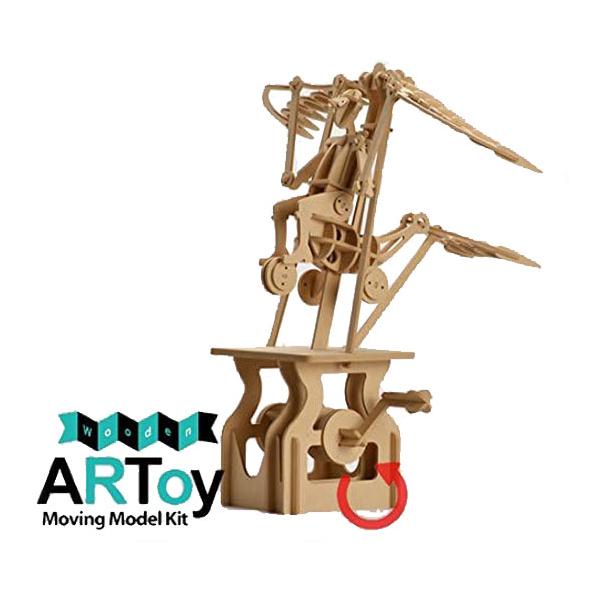●アートイ artoy はイギリスのオートマタ（からくり人形）デザイナー、キースニューステッド（Keith Newstead）氏デザインの組立式カラクリおもちゃを作ることが出来る木製工作キットです。からくり模型 ARToyには3D立体造形と...