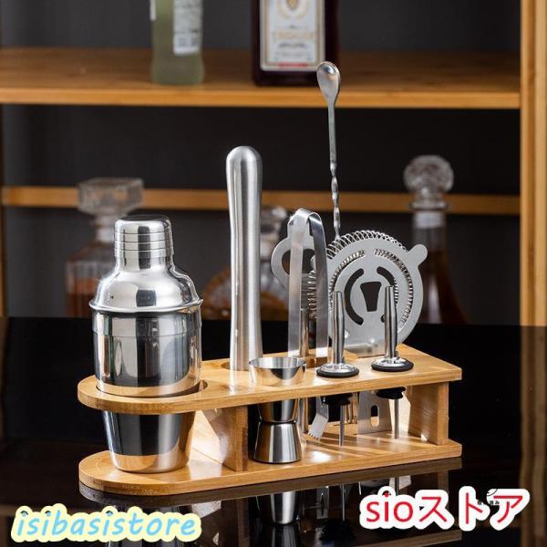 セット内容：カクテルシェーカー本体木製スタンドアルコールプラグメジャーカップワインオープナーストロースプーンロングスプーンアイスクリップミキシングストレーナーペストル熟練のバーテンダーたちも愛用するプロ御用達の品が揃ったカクテルツールのセッ...