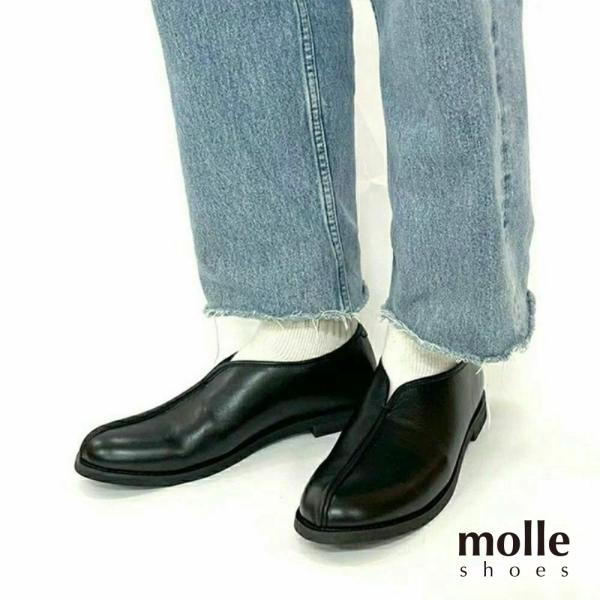 【ブランド】molle shoes / モールシューズ【商品名】カンフーKUNG-FU■中国伝統の武術用の靴がモチーフ。センターシームなど独特なデザインディテールをシンプルに表現した一足です。◆アッパーには履き馴染みの良い柔らかな牛革を使用...