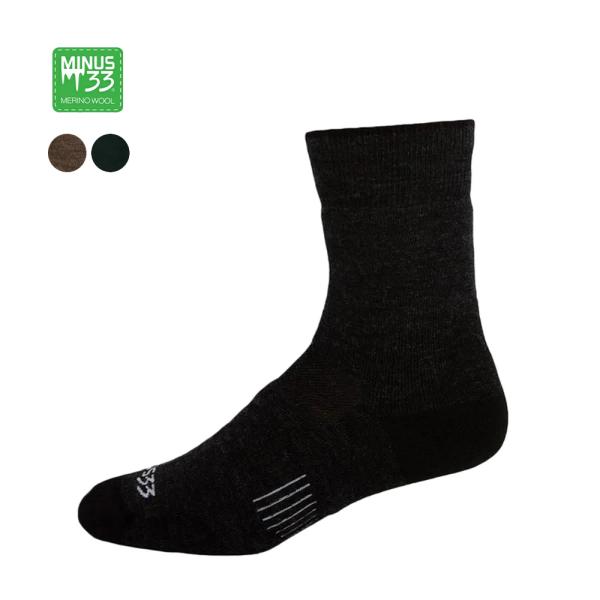 【ブランド】MINUS33 / マイナスサーティスリー【商品名】ライトウェイト クルーLIGHTWEIGHT CREW■メリノウールを使用したクルーソックス。つま先から足首まで内側全面を覆う厚手のパイルが暖かく心地良い、日常からハイキングま...