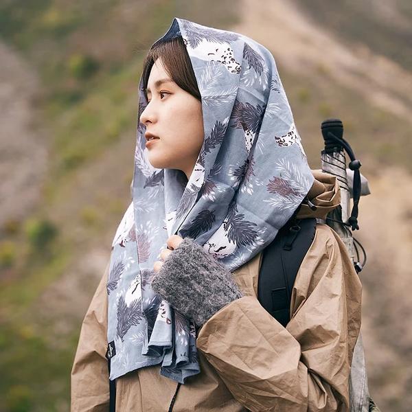 スポーツてぬぐい ライチョウ 冬 ウインター冬毛のライチョウが主役のてぬぐい。ハイマツに雪をのせて、背景は樹氷をイメージしてデザインしました。登山、キャンプ、トレイルランニング、などアウトドアアクティビティにおすすめのてぬぐいです。アウトド...