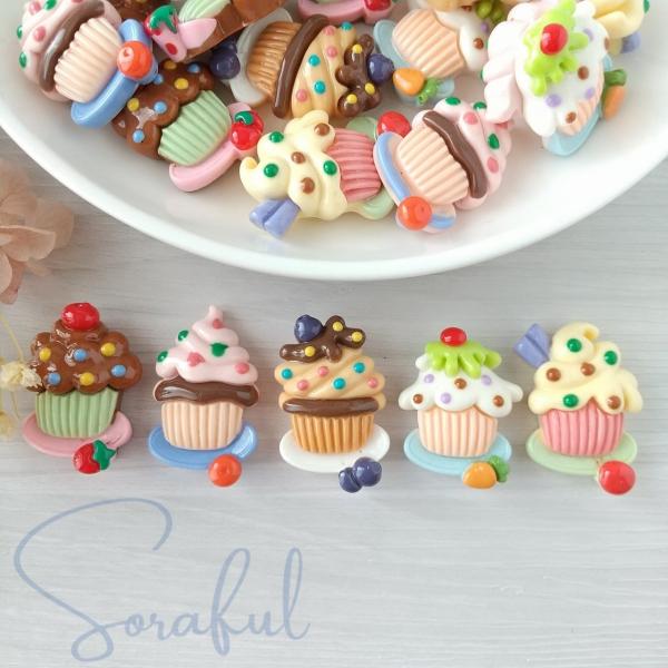 デコパーツ フルーツ＆野菜カップケーキ 5個 貼付けパーツ D-0067