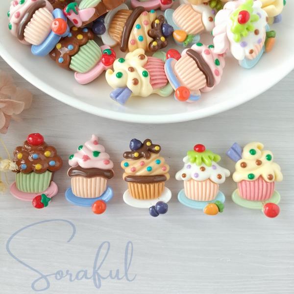 デコパーツ フルーツ＆野菜カップケーキ 4個 貼付けパーツ D-0067-4