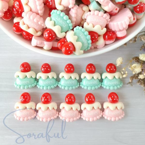 デコパーツ 大きなイチゴを乗せたSweetケーキ ストロベリー ケーキ ピンク ミントグリーン 5個 貼付けパーツ D-0098