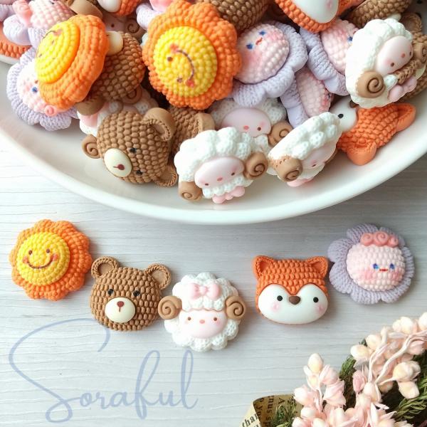 デコパーツ あみぐるみ風フレンズ ニット編み ぬいぐるみ 編みぐるみ 動物 花 5個 貼付けパーツ D-0100
