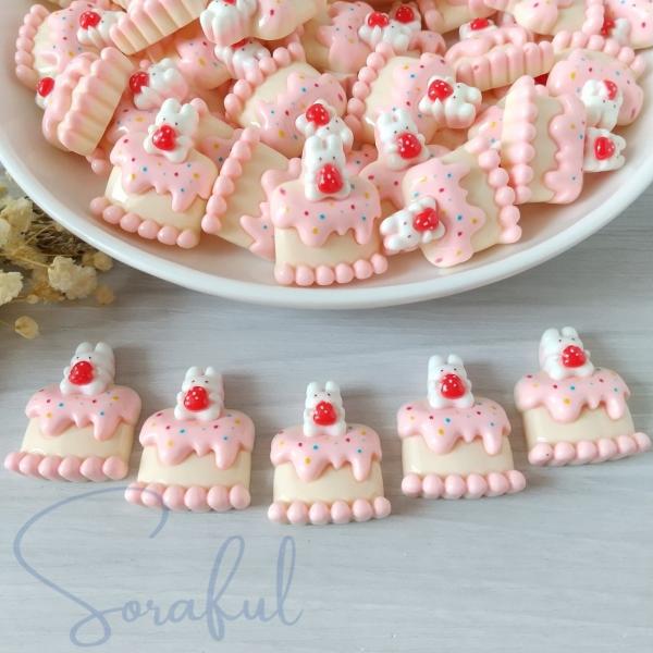 デコパーツ うさちゃんのストロベリーケーキ 苺 ケーキ 5個 貼付けパーツ D-0106