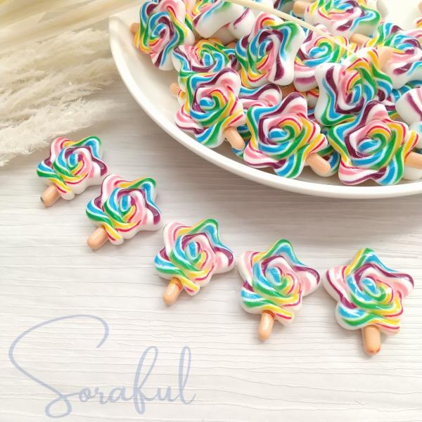 デコパーツ ゆめかわレインボーカラーの星型ロリポップ キャンディー 5個 貼付けパーツ D-0217-CANDY