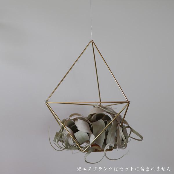 自分で作る真鍮のヒンメリのオーナメントです。こちらは、吊るして飾るほかに、下に置いてオブジェの様に楽しむ事も可能です。ドライフラワーや、小物と組み合わせれば、様々なシーンで楽しめます。ヒンメリの分かりやすい作り方もセットになっているので、初...