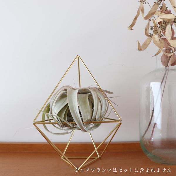 自分で作る真鍮のヒンメリのオーナメントです。こちらは、吊るして飾るほかに、下に置いてオブジェの様に楽しむ事も可能です。ドライフラワーや、小物と組み合わせれば、様々なシーンで楽しめます。ヒンメリの分かりやすい作り方もセットになっているので、初...