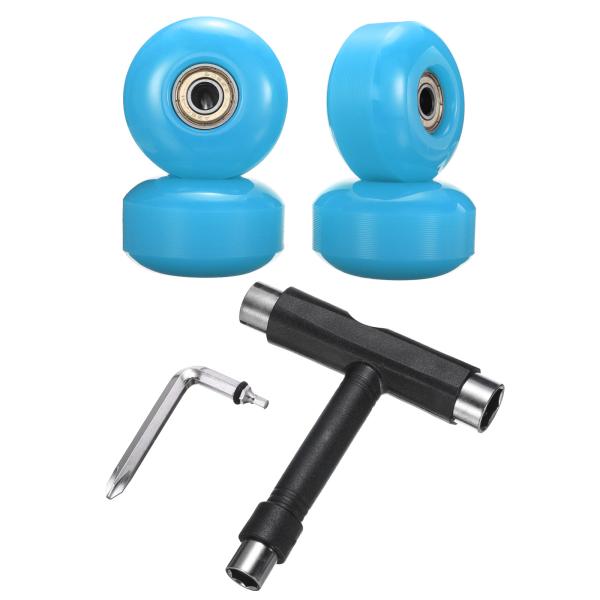 【本商品は海外出荷】お届けは通常20-30日を頂いております。硬度：95A；ホイールサイズ：32 x 52mm / 1.26 x 2.05"（厚さ×外径）；ベアリングサイズ：22 x 8mm / 0.87 x 0.31"（外径×内径）；パッ...