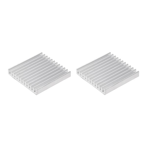 【本商品は海外出荷】お届けは通常20-30日を頂いております。[パラメータ]全体のサイズ：5 x 35 x 35mm。カラー：シルバートーン。[特徴]このヒートシンクには熱伝導性接着剤が付いており、良好な冷却結果が得られます。[アプリケーシ...