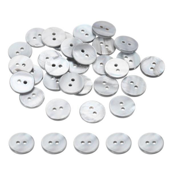 【本商品は海外出荷】お届けは通常20-30日を頂いております。仕様:色:グレー;材質:シェル;サイズ:12.5mm/0.48インチ(直径);内容物:30個×真珠貝ボタンこのシェルボタンは美しい外観をしており、DIY裁縫クラフト、縫製、編み物...
