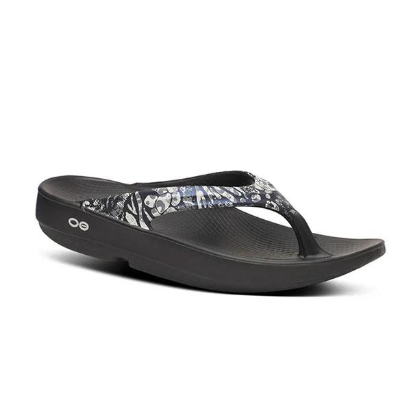 ■サイズ23cm(M4/W6)、24cm(M5/W7)、25cm(M6/W8)■カラーCombo Camo(177)