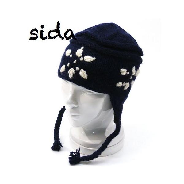 【ブランド名】 SIDA/シダ【品番】 B1353【商品名】 キッズ手編みニットキャップ/ニット帽/ボンボン ニット帽【カラー】 ネイビー【素材】 (表地)ウール100%、(裏地)フリース部：ポリエステル100%【サイズ】 ジュニア【納期に...
