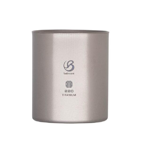 スタッキング可能なダブルウォールマグカップです。断熱性に優れているので熱い物を入れても素手で持つことができます。[チタニウム]●当店は土日祝の出荷はお休みです。