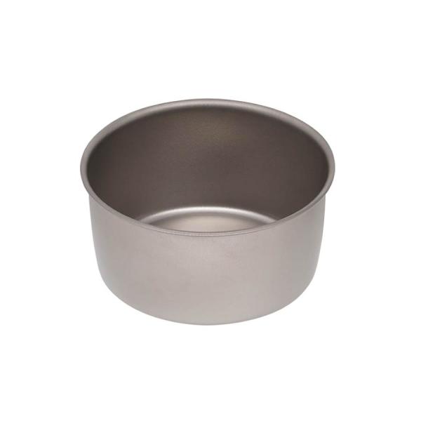 チタンの0.3mm板をプレスし、成型したチタンカップです。ハンドルレスなので同じサイズでも重ねやすく、入れ子でスタッキングは◎。登山やULキャンパーで軽量を追求する方におすすめです。[スタッキング可]●当店は土日祝の出荷はお休みです。