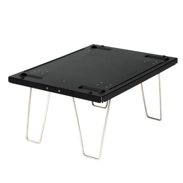 シェルフコンテナ25専用の蓋、リッドラックが新たにブラックカラーで登場。シェルフコンテナ25専用のフタとして使用することができ、脚を広げると小型のラックとしてもお使いいただけます。2個まで積み重ねて使用することも可能です。[蓋にもなるラック...