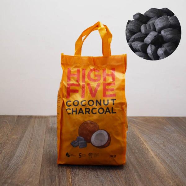 燃焼性と火付き良さ、灰の少なさが特徴で、とても使い勝手の良い炭です。スリランカの不要なヤシの実の殻を原料にしており、森林減少や二酸化炭素排出という環境問題に貢献するエコ燃料で、5時間ほどの燃焼が可能(FORCE technology より)...