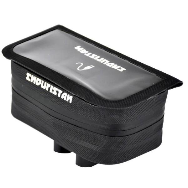 スマホホルダーとしても使えるハンドルマウントラゲッジ。エンデュリスタンはエンデューロ、アドベンチャー好きのライダー達が実践で培ったノウハウや技術を反映させて作ったバイク用ラゲッジです。ハンドルバーバックもそうして生まれたアイテムの一つ。オフ...