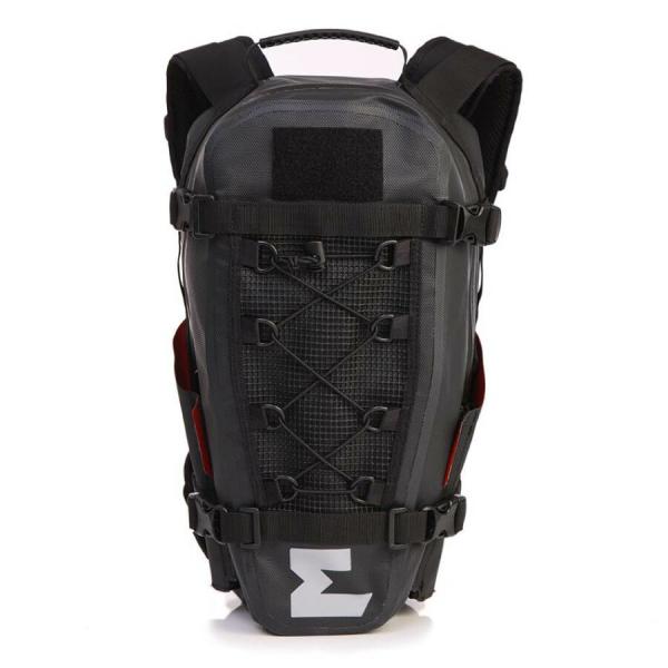 背負ったまま本格的なライディングができる完全防水防塵防砂バックパック15Lではバックパックとしては小柄なサイズなので、大量の荷物というよりは必要最低限のものを持ってバイクに乗りたい時におすすめです。内部背面にはタブレットや小型PCが入るポケ...