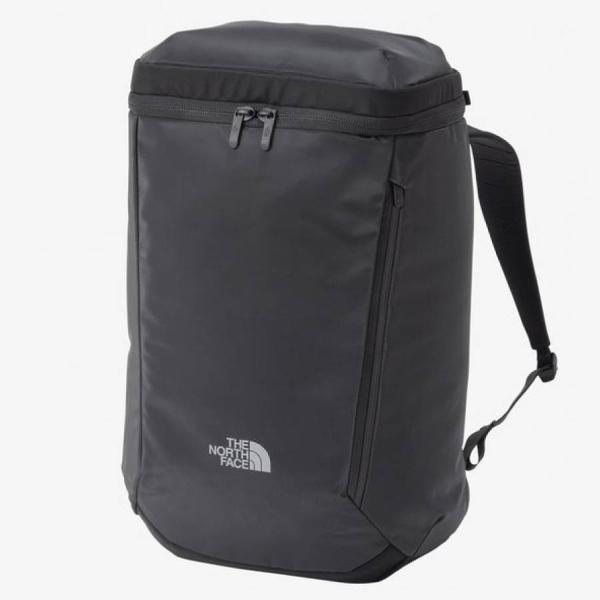 シンプルでソリッドなルックスで、通勤に適した機能をもつ大人のヒューズボックスです。サイズは泊まりの出張にも対応できる容量35L。ほどよい光沢のある生地が上質感を演出し、スーツやジャケットなどのフォーマルなスタイルにもマッチします。荷物が入っ...