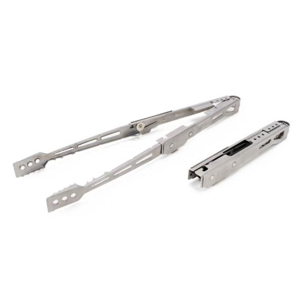 エクストングは全長51cmの焚き火トングです。アーム部分が回転し、折りたたむことで長さ28cm幅3.5cmというスリムサイズになります。長さがA4サイズに収まる長さになるので、お手持ちの焚き火台の収納ケースに一緒に収納することが可能です。お...