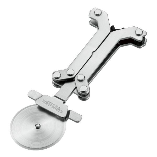 3.0mmの極厚ステンレス鋼を採用したフォールディング式ピザカッター収納時はハンドル内部の隙間に刃が入り、しっかりガードできる安心設計置いた際に刃部が浮き、テーブルを汚しません[折り畳み式]●当店は土日祝の出荷はお休みです。