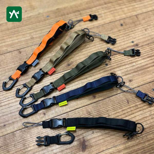 選べる2つのジョイント機能で様々な使い方ができるベルト。財布やスマホサック、キーなど色々なモノを接続して携帯できます。コードタイプとカラビナタイプ　付け替え可能なパーツが2種付属します。[ストラップ ベルト]●当店は土日祝の出荷はお休みです。